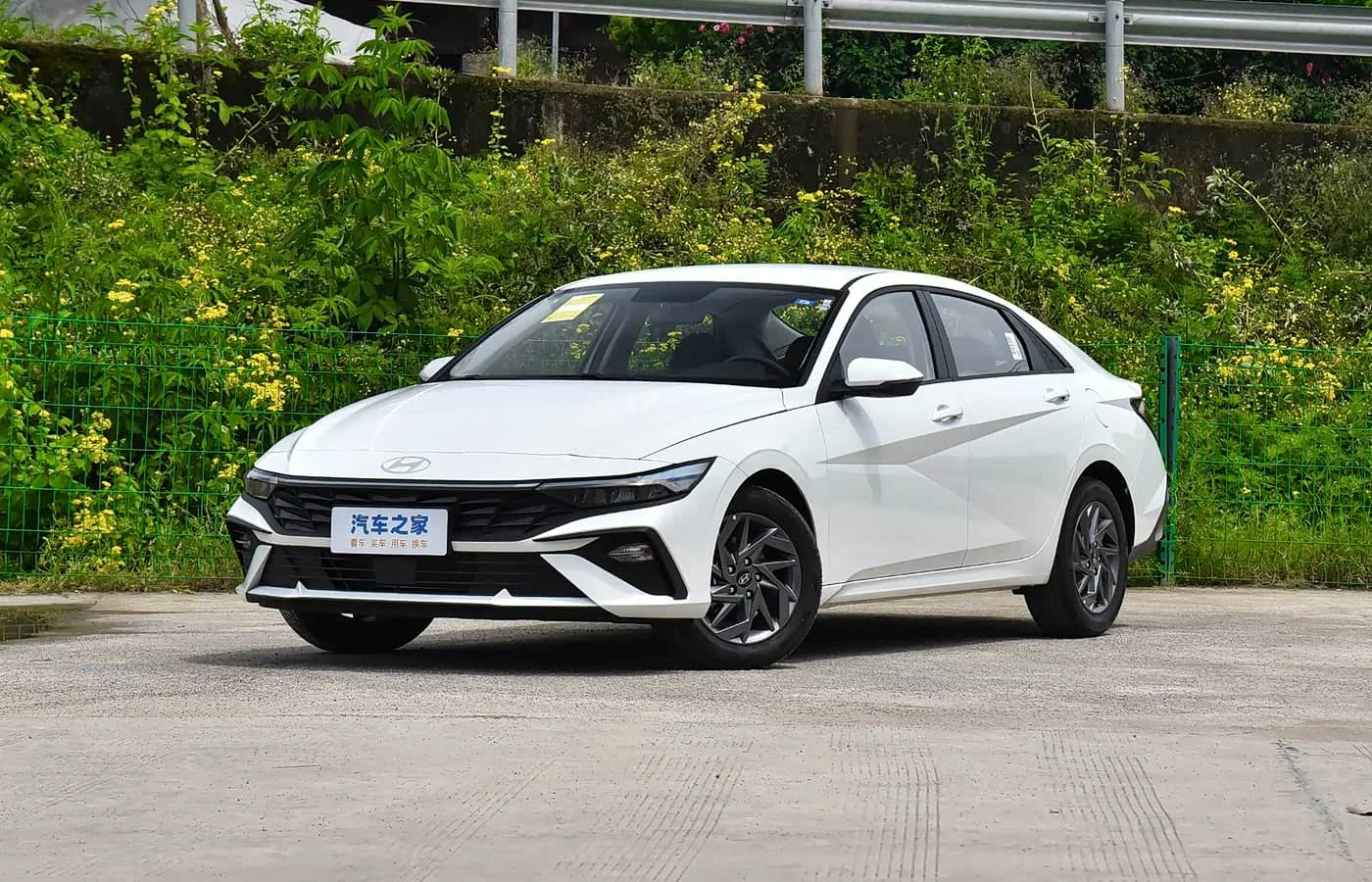 Hyundai Elantra 2026 Хитойда сотувга чиқди: Нархлар ва асосий ...